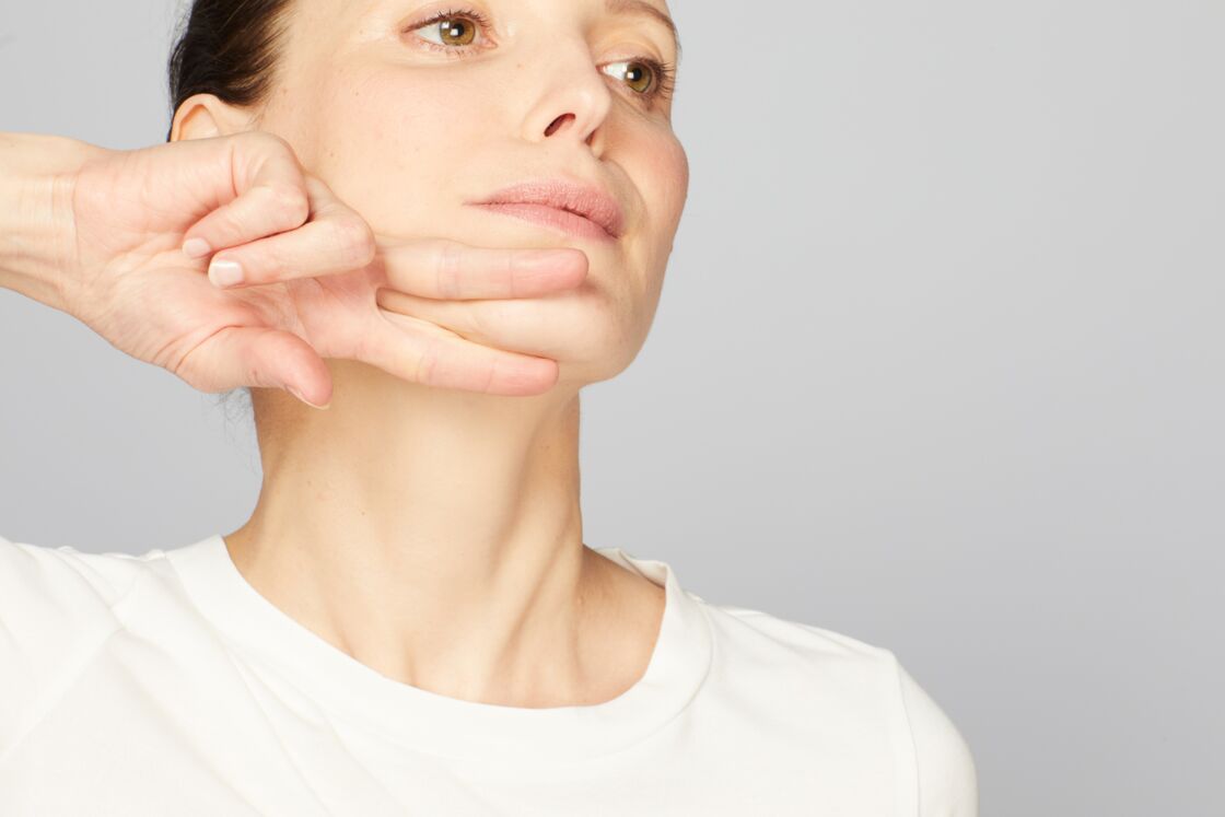 Massage Anti âge Les Bons Gestes Pour Appliquer Un Soin Femme
