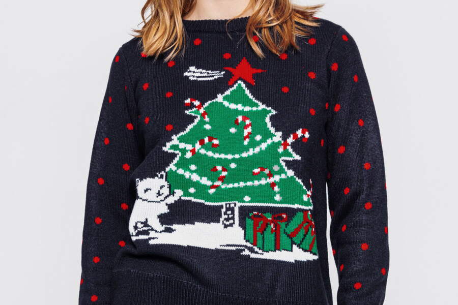 Pulls de Noël : 15 modèles kitschs mais tendance à shopper pour le ...