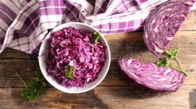 Comment couper un chou rouge ? : Femme Actuelle Le MAG