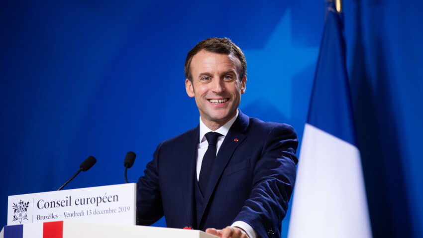 Emmanuel Macron : barbe de trois jours, jean et veste en cuir, le ...