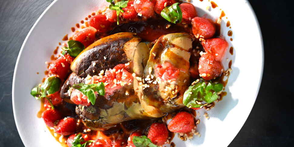 Foie gras de canard braisé aux fraises gariguettes facile et rapide ...