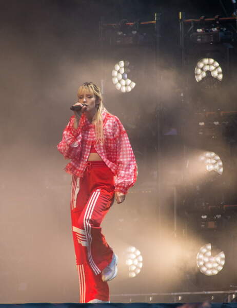 Angèle : retour sur ses 15 plus beaux looks - Femme Actuelle