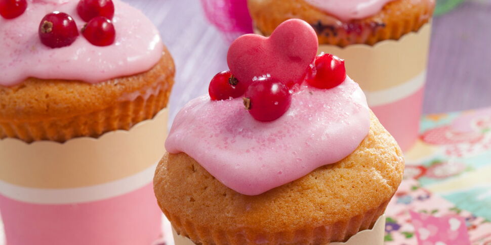 Cupcakes aux fruits rouges et barbe à papa facile et rapide : découvrez ...