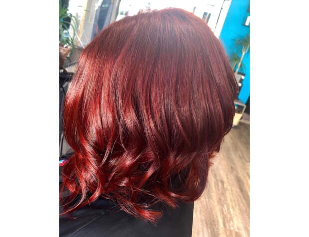 Coloration rouge : tout savoir sur cette couleur ultra tendance - Femme ...