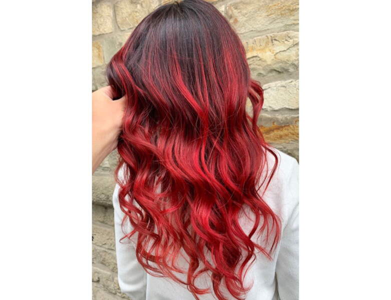 Coloration rouge : tout savoir sur cette couleur ultra tendance - Femme ...
