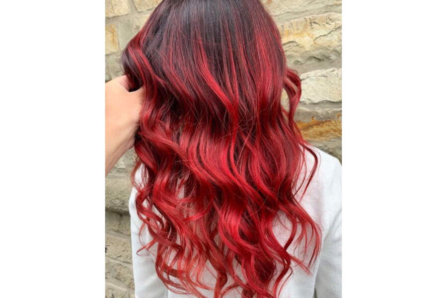 Coloration rouge : tout savoir sur cette couleur ultra tendance - Femme ...