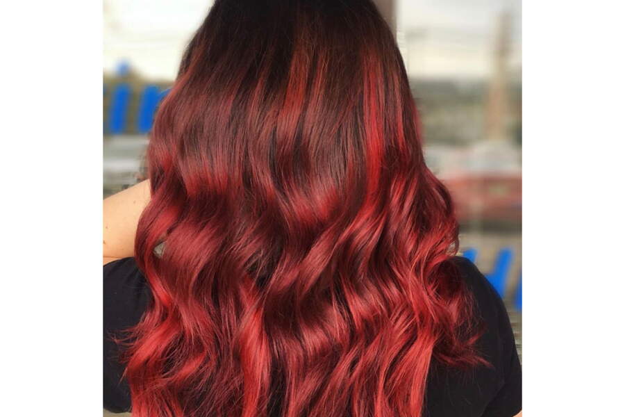 Coloration rouge : tout savoir sur cette couleur ultra tendance - Femme ...