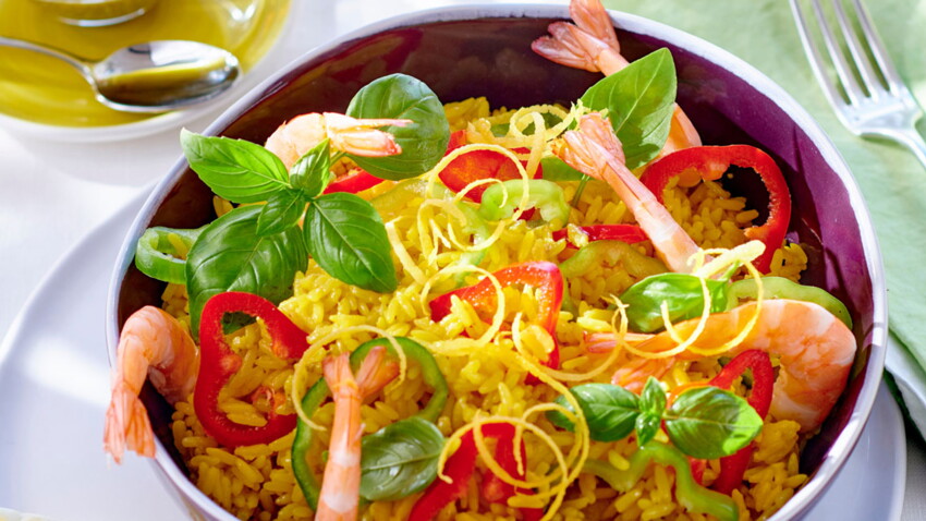 Salade de riz safrané aux crevettes et aux poivrons rapide : découvrez ...