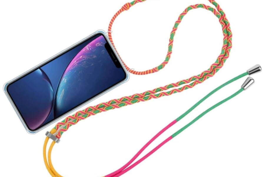 Cordon de téléphone : 10 modèles stylés pour adopter l’accessoire ...