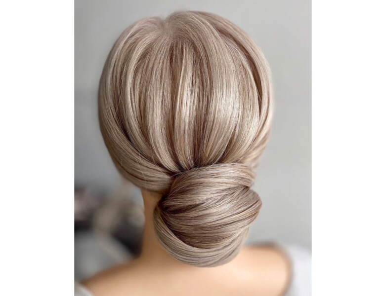 20 idées de "sleek bun", le chignon bas tendance du moment - Femme Actuelle
