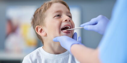 Amygdalite : les symptômes et les traitements de cette inflammation des ...