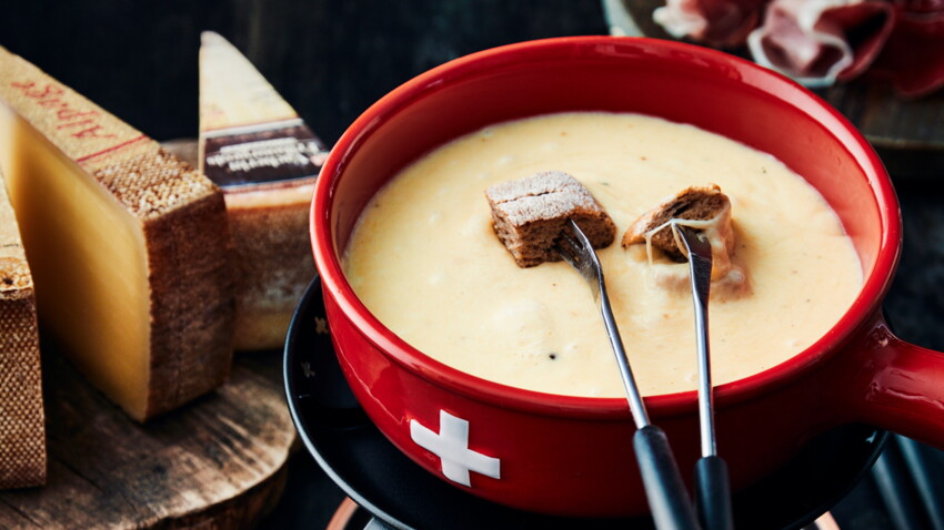 Fondue moitié-moitié Gruyère AOP suisse et Vacherin fribourgeois AOP ...