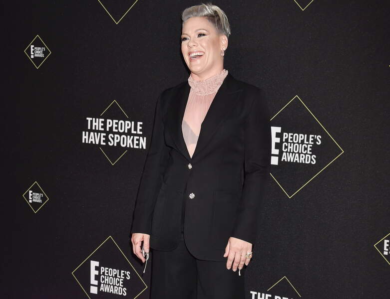 Half hawk : les stars craquent pour cette coupe courte rock - Femme ...