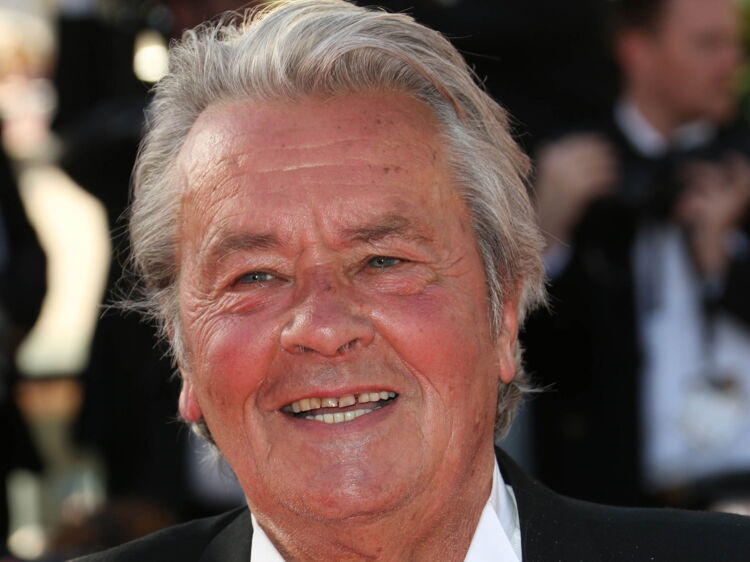 Actualités Alain Delon : Femme Actuelle Le MAG