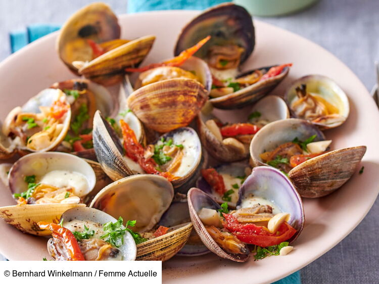Palourdes à l’ail doux, amandes et tomates facile et rapide : découvrez ...
