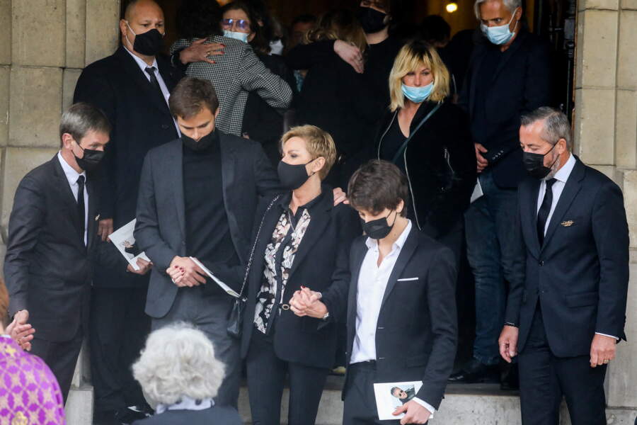 Obsèques d'Yves Rénier : Jean-Luc Reichmann, Mathilde Seigner ...