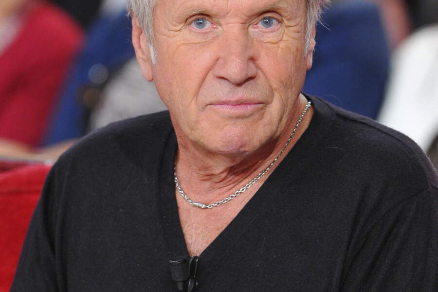 Obsèques d'Yves Rénier : Jean-Luc Reichmann, Mathilde Seigner ...