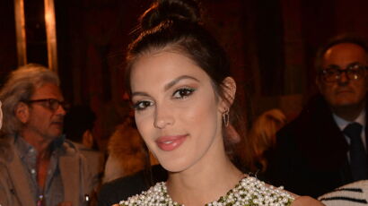 Photo - Iris Mittenaere (Miss Univers) ose la pose en bikini sexy ...