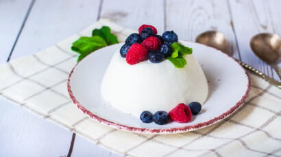 Panna cotta au lait de coco et fruits rouges : Femme Actuelle Le MAG