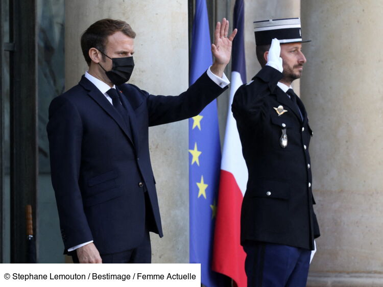 Emmanuel Macron a changé la couleur du drapeau de la France en toute ...