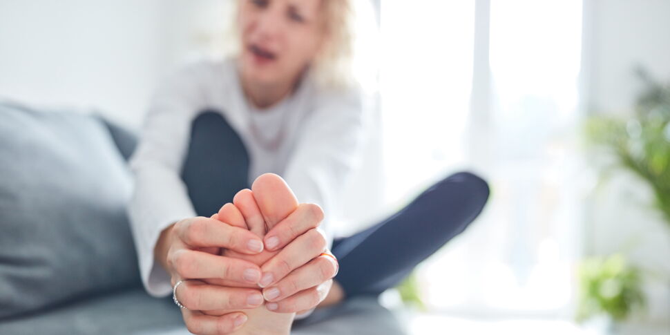 Névrome de Morton : causes, symptômes, prévention et traitement : Femme ...