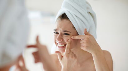 Boutons sur les joues : qu’est-ce que c’est et comment s’en débarrasser ...