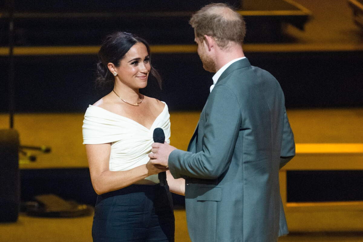 Meghan Markle et le prince Harry très amoureux : ce rare baiser du ...