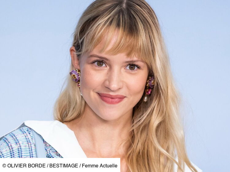 Angèle canon et toute mouillée dans une mini robe rose très Barbie girl ...