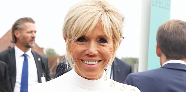 Brigitte Macron canon en talons hauts, veste d’officier et pantalon ...