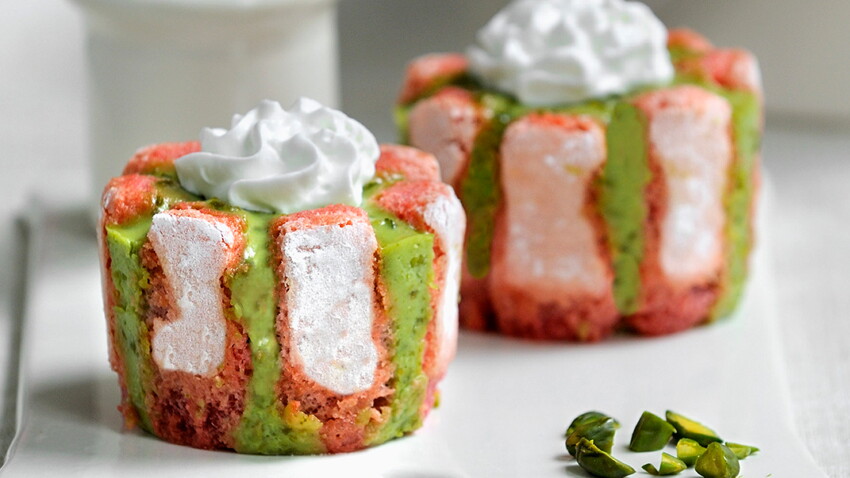 Mini charlottes à la pistache et biscuits roses rapide : découvrez les ...