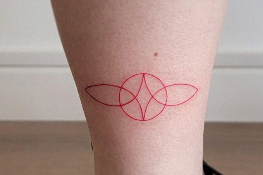 Les 15 plus beaux tatouages à l’encre rouge - Femme Actuelle
