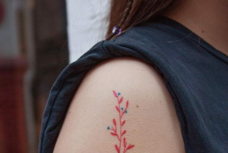 Les 15 plus beaux tatouages à l’encre rouge - Femme Actuelle
