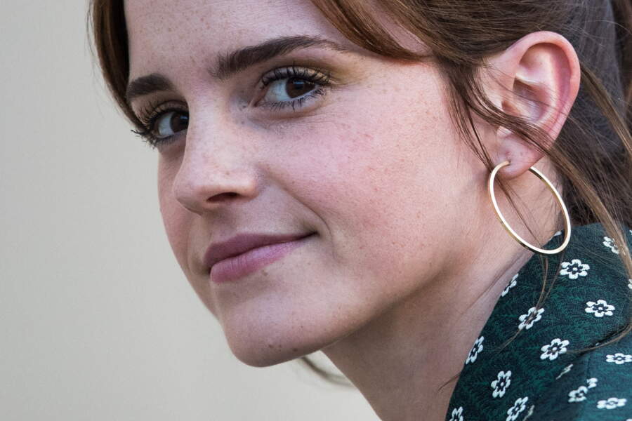 Frange rideau longue : 20 idées de coiffures tendance pour l'adopter ...