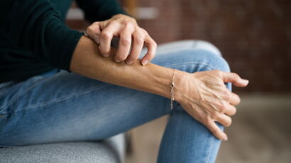 Bouton de stress : comment le reconnaître et s’en débarrasser ? : Femme ...