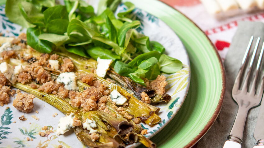 Jeunes pousses d'oignons en crumble et fromage Le Bleu rapide ...