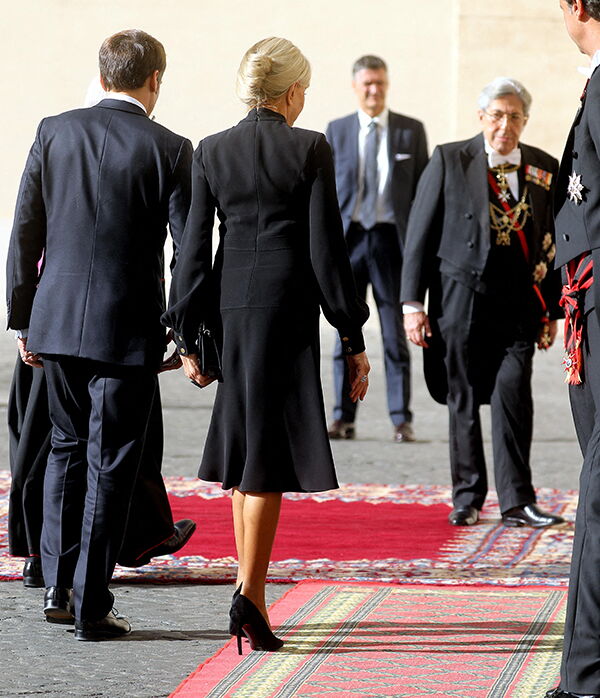 Brigitte Macron ultra-chic en talons aiguilles au Vatican : elle ...