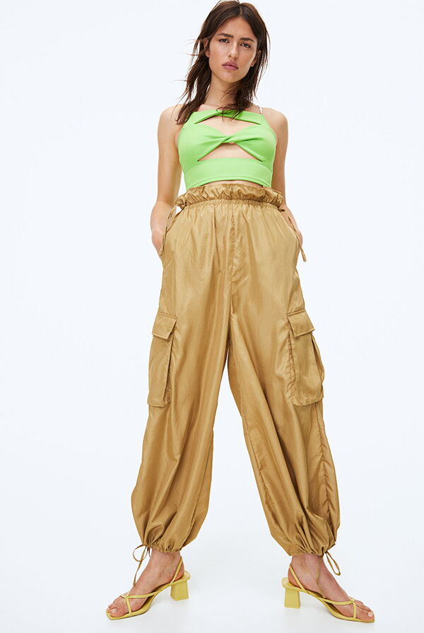 Comment bien porter le pantalon parachute tendance cette saison ...