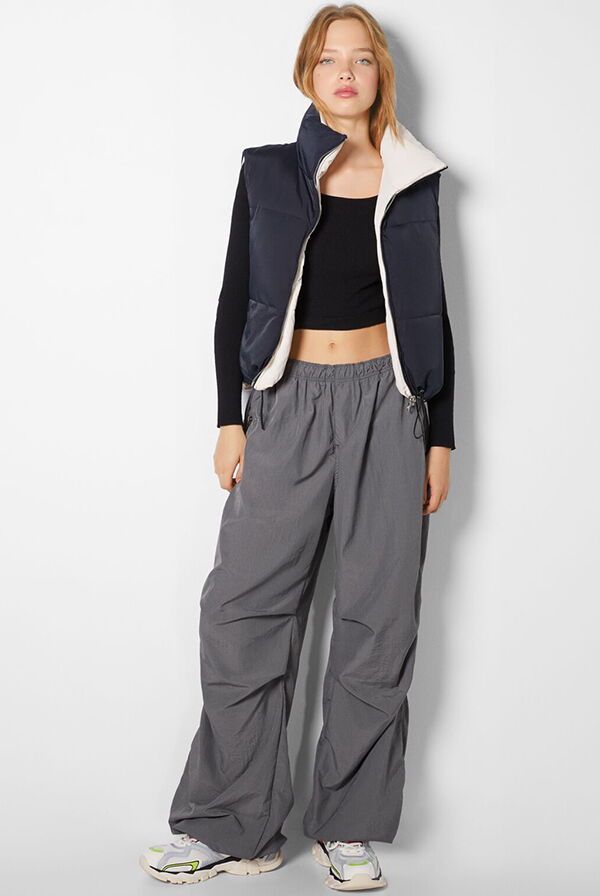 Comment bien porter le pantalon parachute tendance cette saison ...