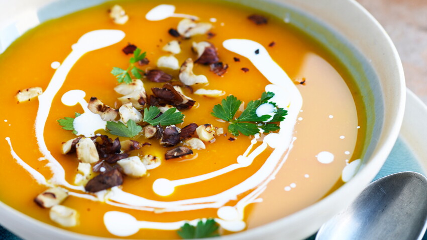 Soupe de potimarron, curry et noisettes torréfiées facile et rapide ...