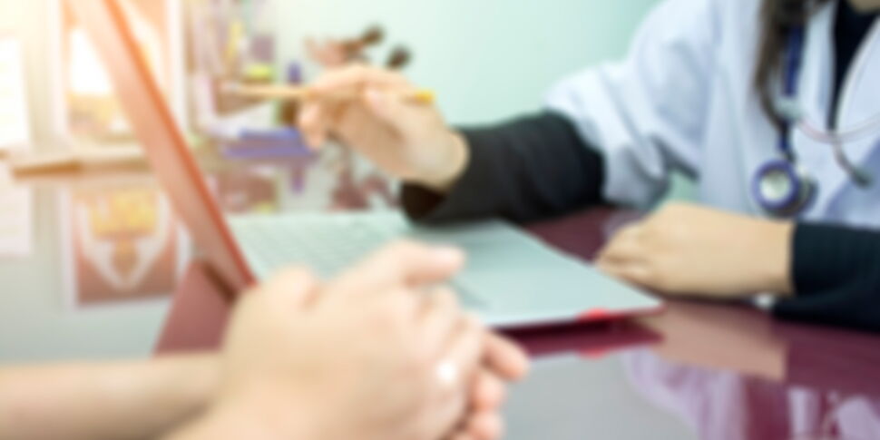 Impétigo chez l'adulte : causes, transmission, symptômes et traitement ...