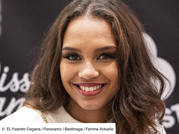 Indira Ampiot trop canon en mini robe noire boutonnée qui dévoile ses ...