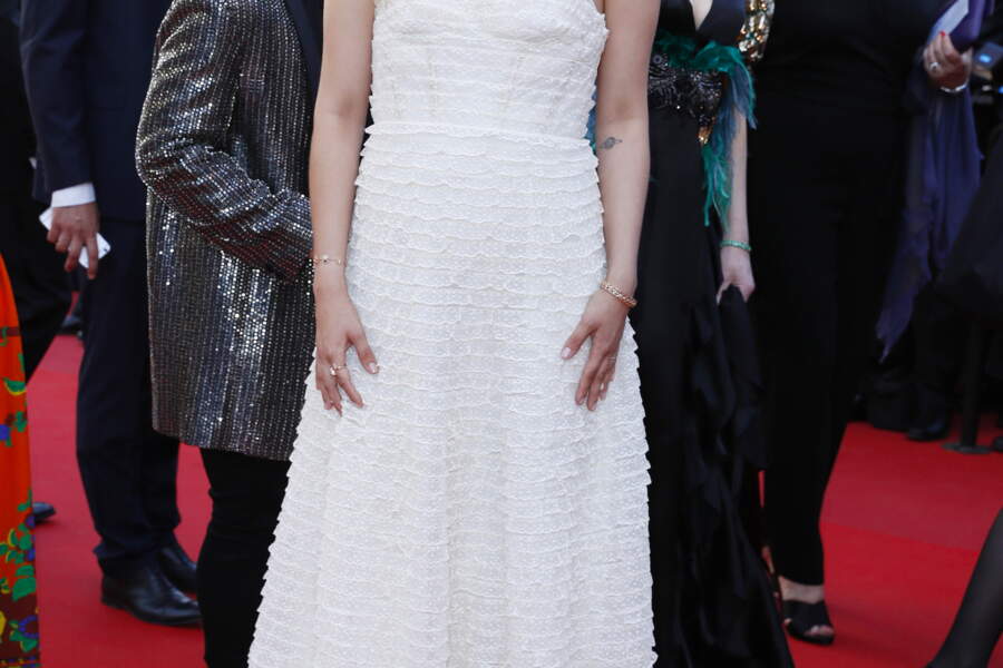 Jupe transparente, robe satinée, crop top et "micro jupe" : retour en ...