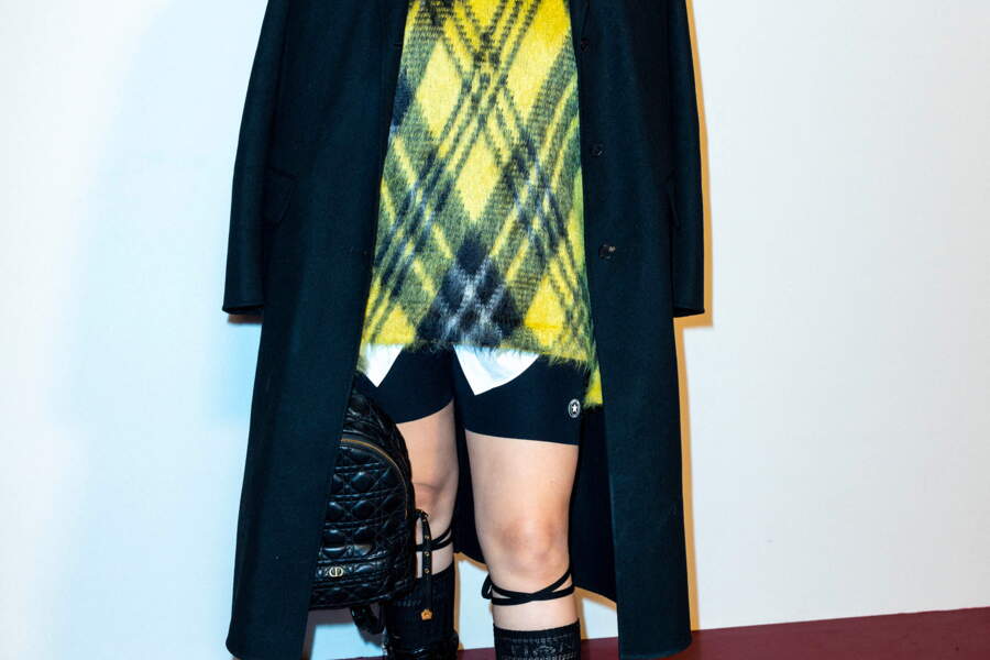 Jupe transparente, robe satinée, crop top et "micro jupe" : retour en ...