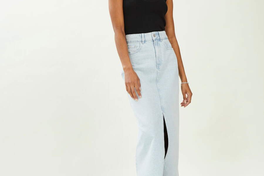 Jupe longue en jean : 20 modèles sublimes pour adopter la grande tendance de la saison - Femme ...