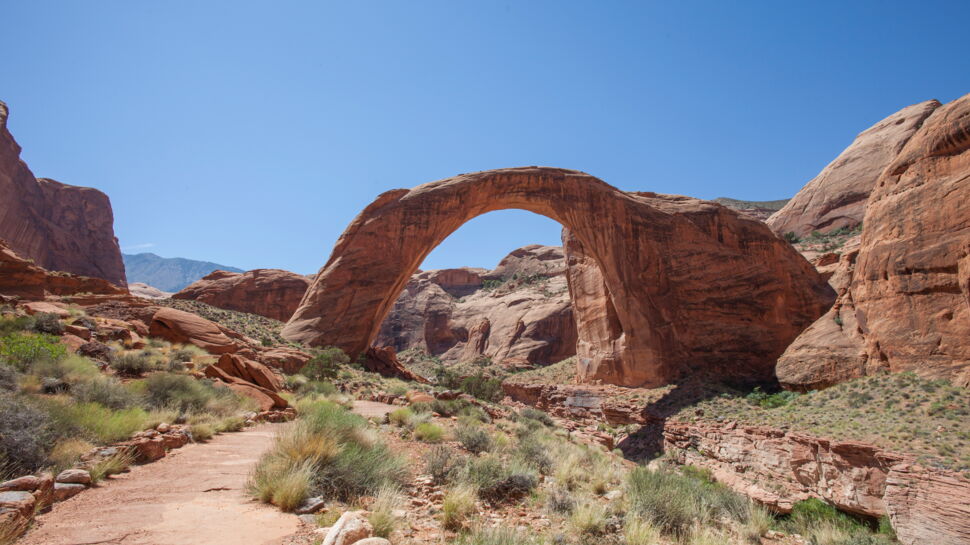 États-Unis : le Rainbow Bridge, l'un des plus grands ponts naturels au ...