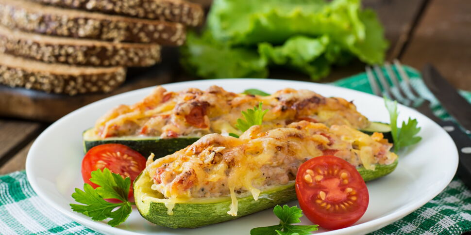 Courgette farcie à la chair à saucisse facile et rapide : découvrez les ...