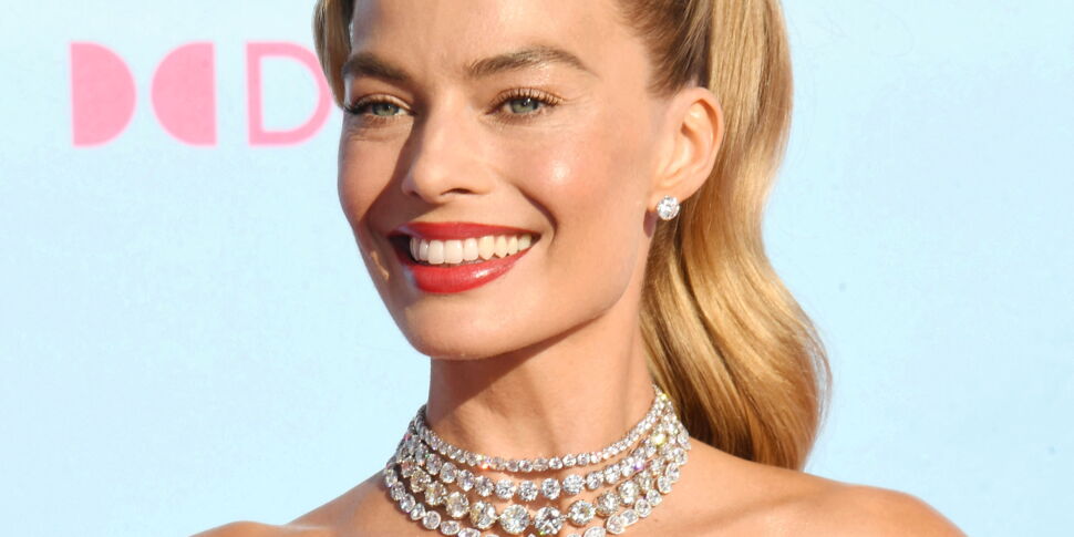 Margot Robbie surprend par sa maîtrise de la langue des signes et ...