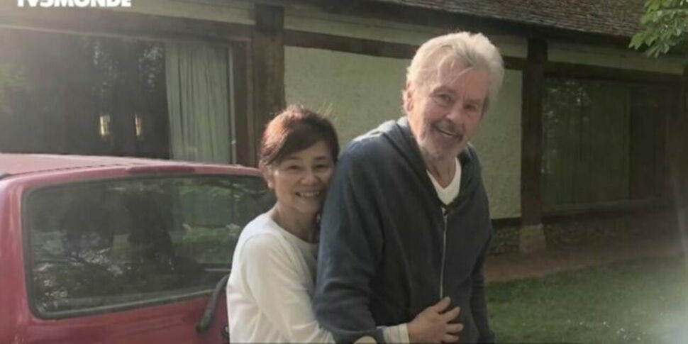 Hiromi Rollin : la compagne d'Alain Delon auditionnée, son domicile fouillé par les gendarmes ...