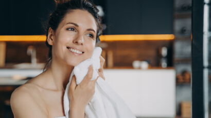 Taches brunes : voici les soins à appliquer sur sa peau matin et soir ...