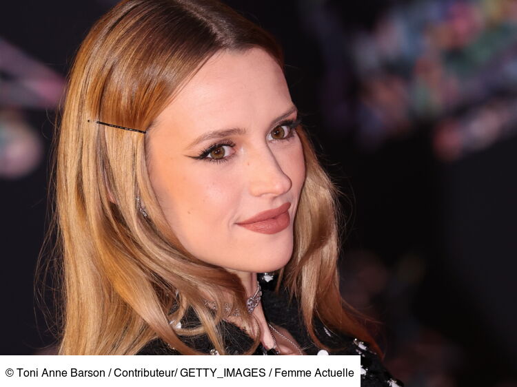 Angèle radieuse : elle revisite la tendance du micro bikini dans un ...